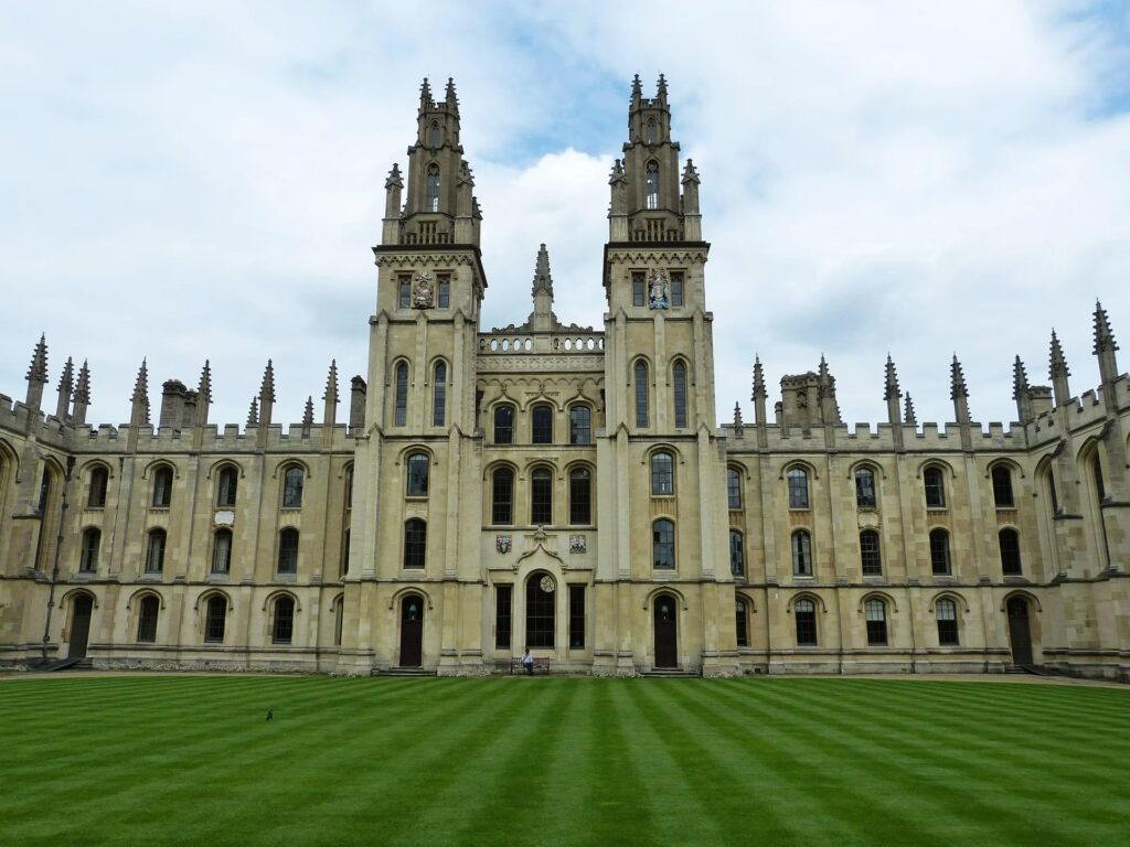 Oxford vs Harvard: Który Uniwersytet Jest Lepszy? | SP 7